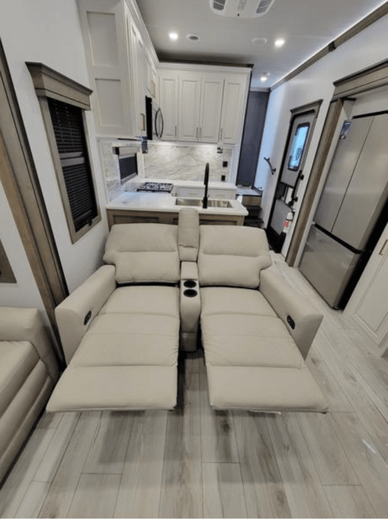 2025 Keystone Montana 3915TB - National Vehicle