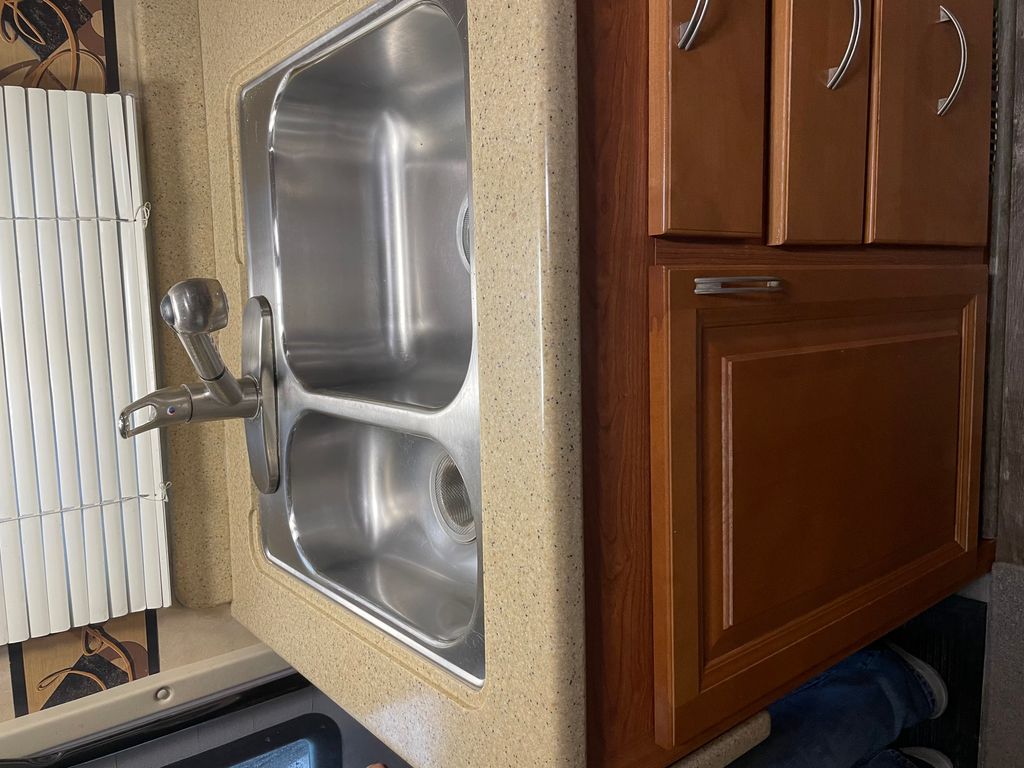 2011 Holiday Rambler Vacationer 30SFS - National Vehicle