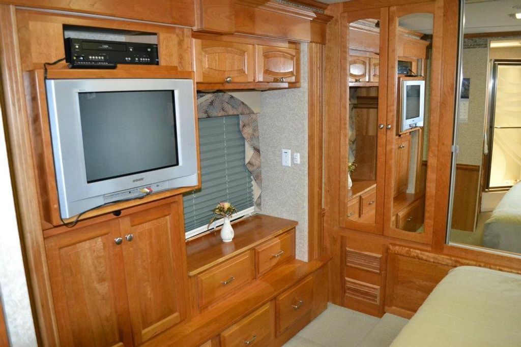 2007 Newmar Dutch Star 4037 - National Vehicle