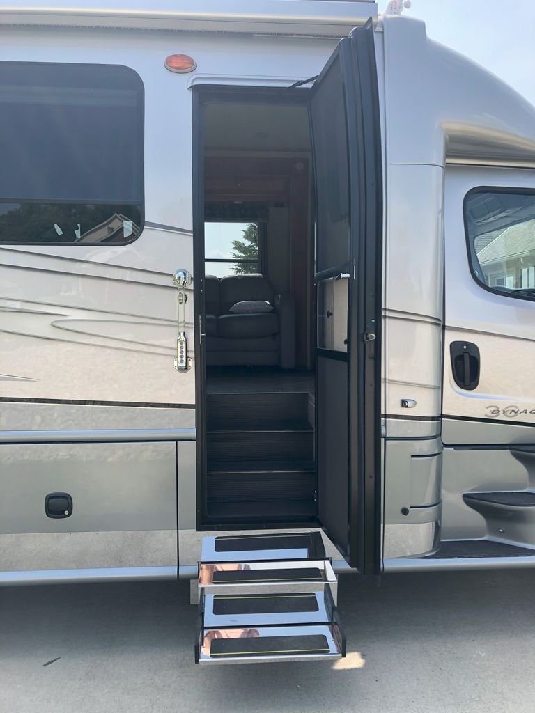 2013 Dynamax Dynaquest 360XL - National Vehicle