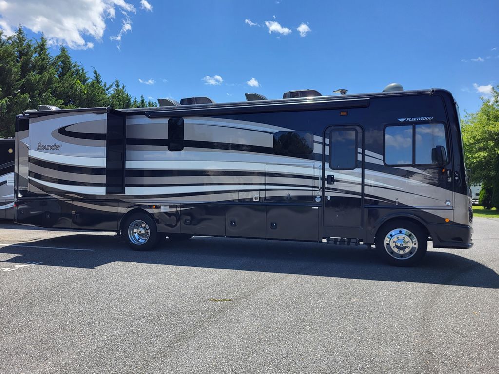 2017 Fleetwood Bounder 35K - National Vehicle