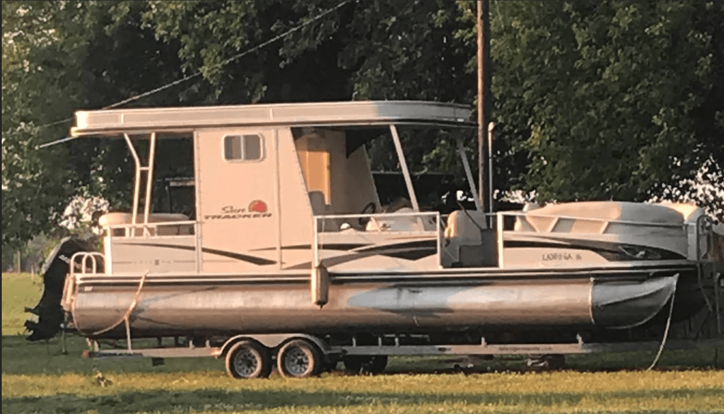 2011 Sun Tracker 30 Party Hut Regency - National Vehicle