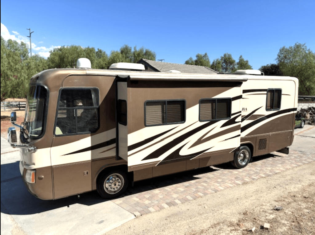 2007 Safari Simba 34SBD - National Vehicle