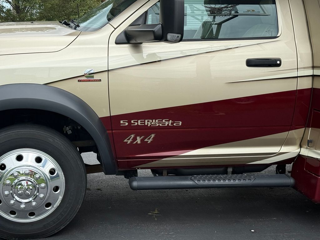 2020 Dynamax Isata 5 30FW - National Vehicle