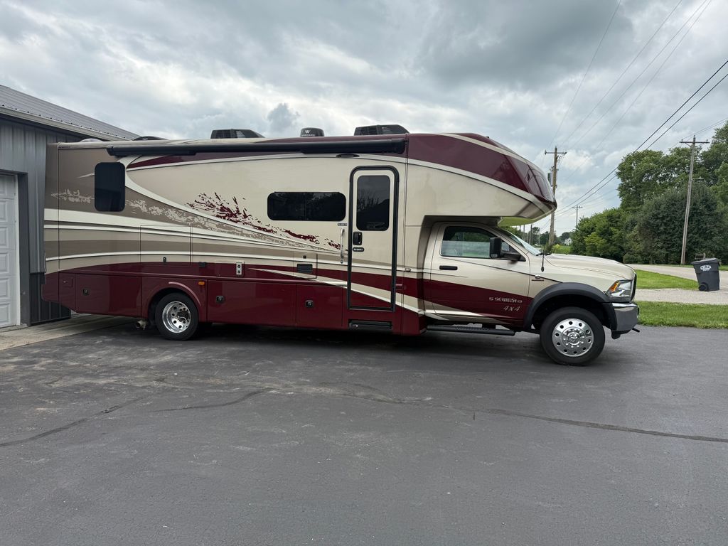 2020 Dynamax Isata 5 30FW - National Vehicle
