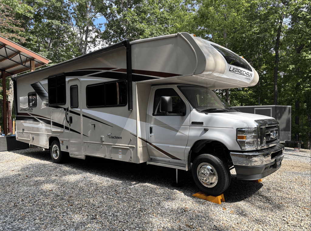 2021 Coachmen Leprechaun Deluxe/Premier 298KB - National Vehicle