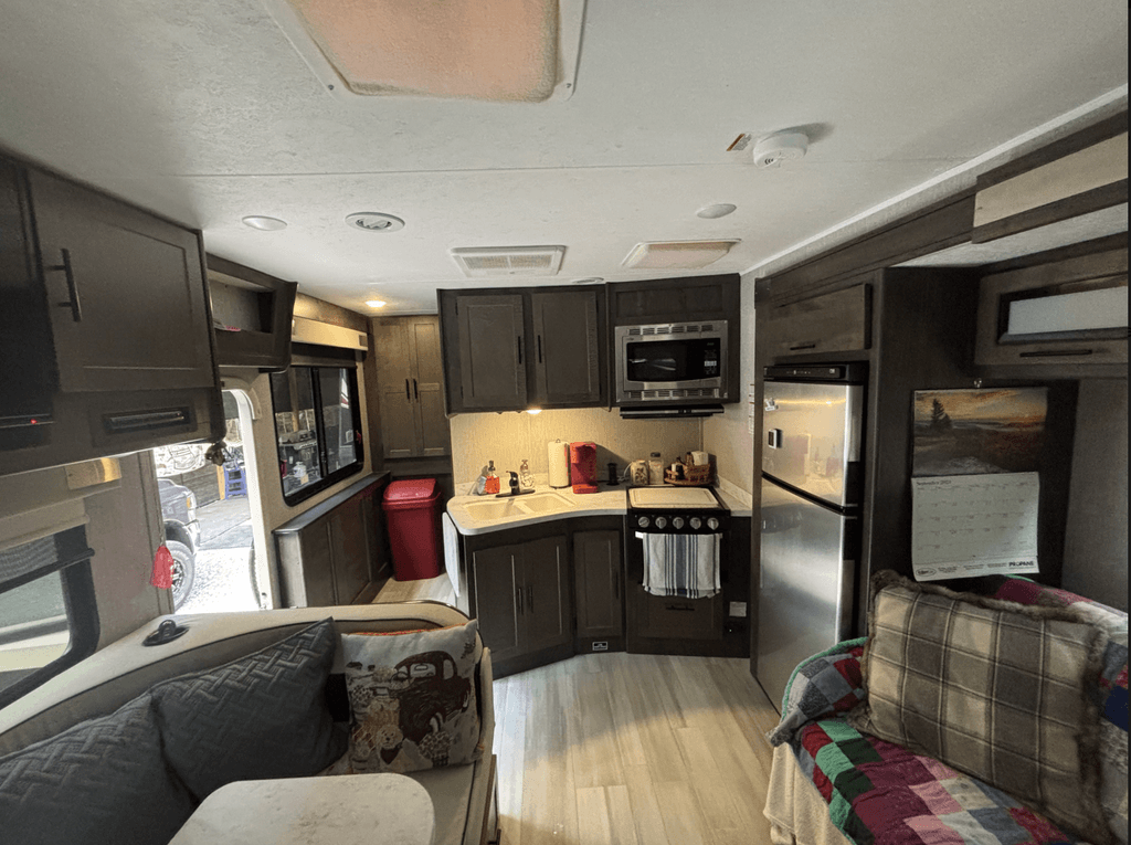 2021 Coachmen Leprechaun Deluxe/Premier 298KB - National Vehicle