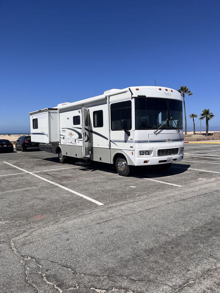 2004 Itasca Sunova 35N - National Vehicle