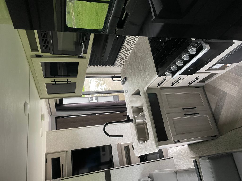 2024 Crossroads Zinger ZR390DB - National Vehicle