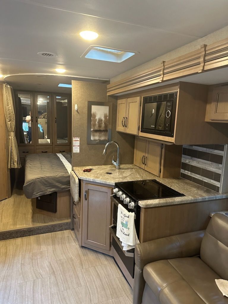 2020 Thor Motor Coach Daybreak 27DB - National Vehicle