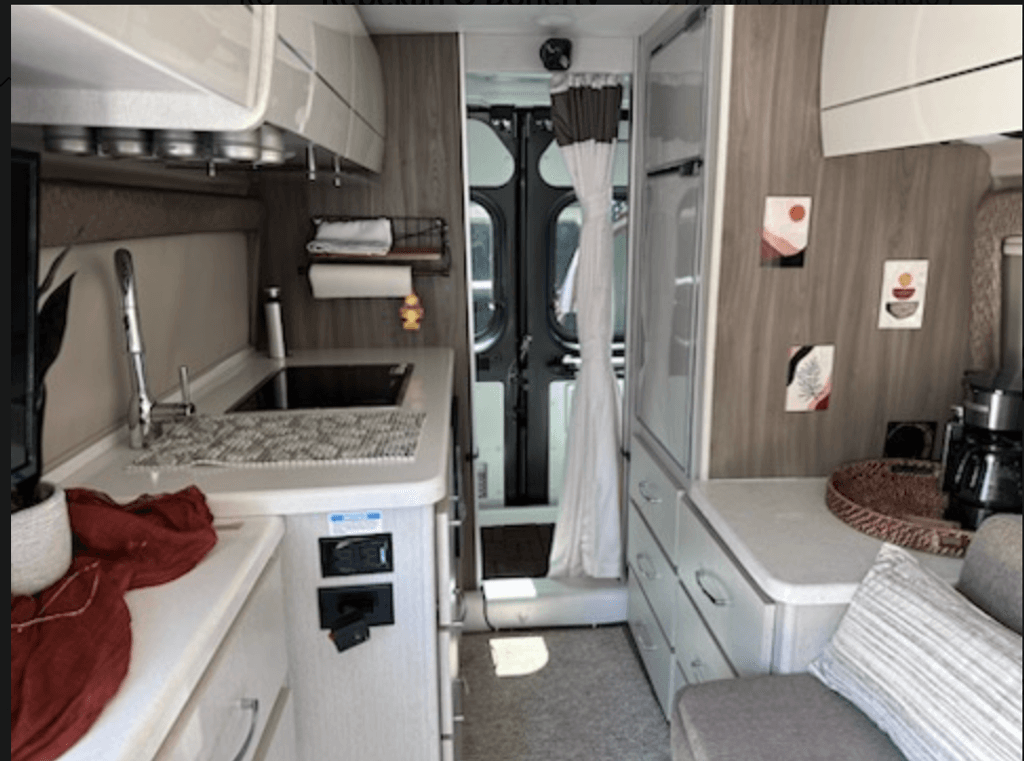 2022 Thor Motor Coach Tellaro 20J - National Vehicle