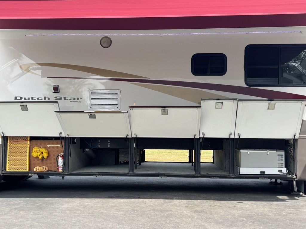 2001 Newmar Dutch Star 4095 - National Vehicle