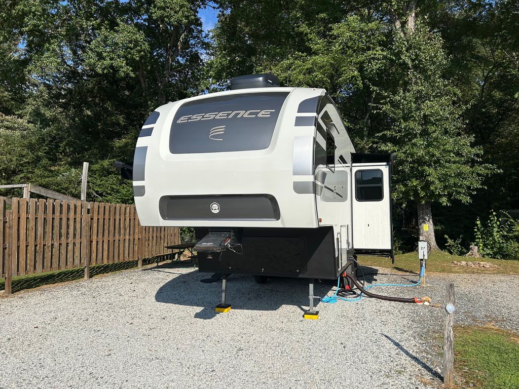 2024 Cruiser RV Essence 25RK - National Vehicle