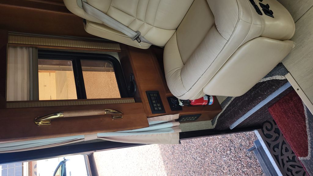 2007 Country Coach Intrigue 530 Jubilee - National Vehicle