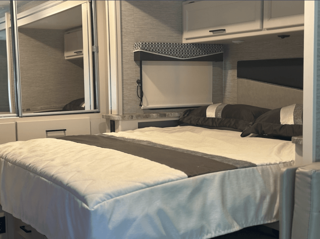 2022 Thor Motor Coach Gemini AWD 23TW - National Vehicle