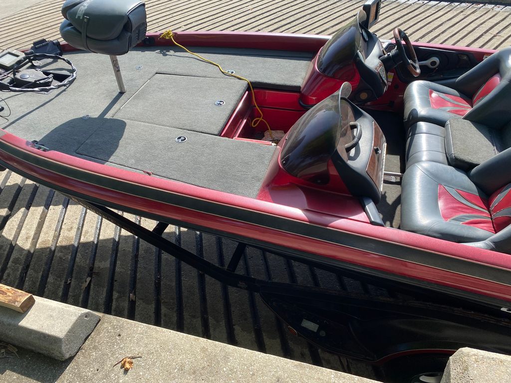 2004 Ranger 520 VX - National Vehicle