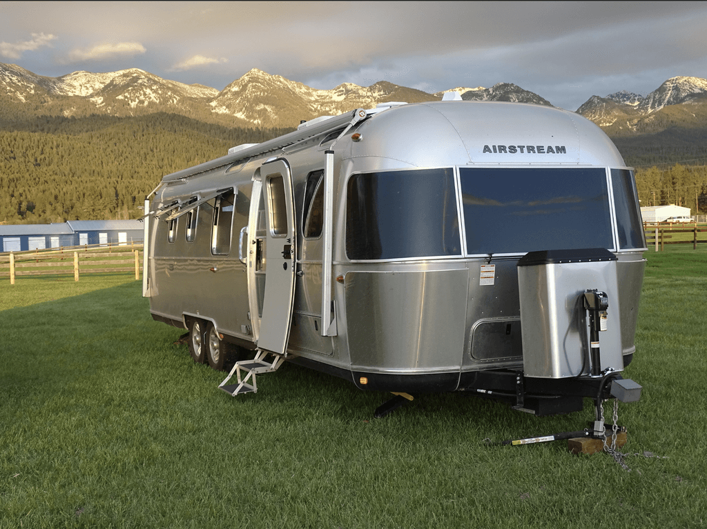 2022 Airstream Classic 33FB Twin - National Vehicle