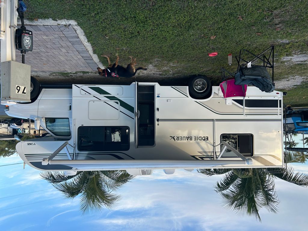 2025 Thor Motor Coach Freedom Eddie Bauer 28EB - National Vehicle