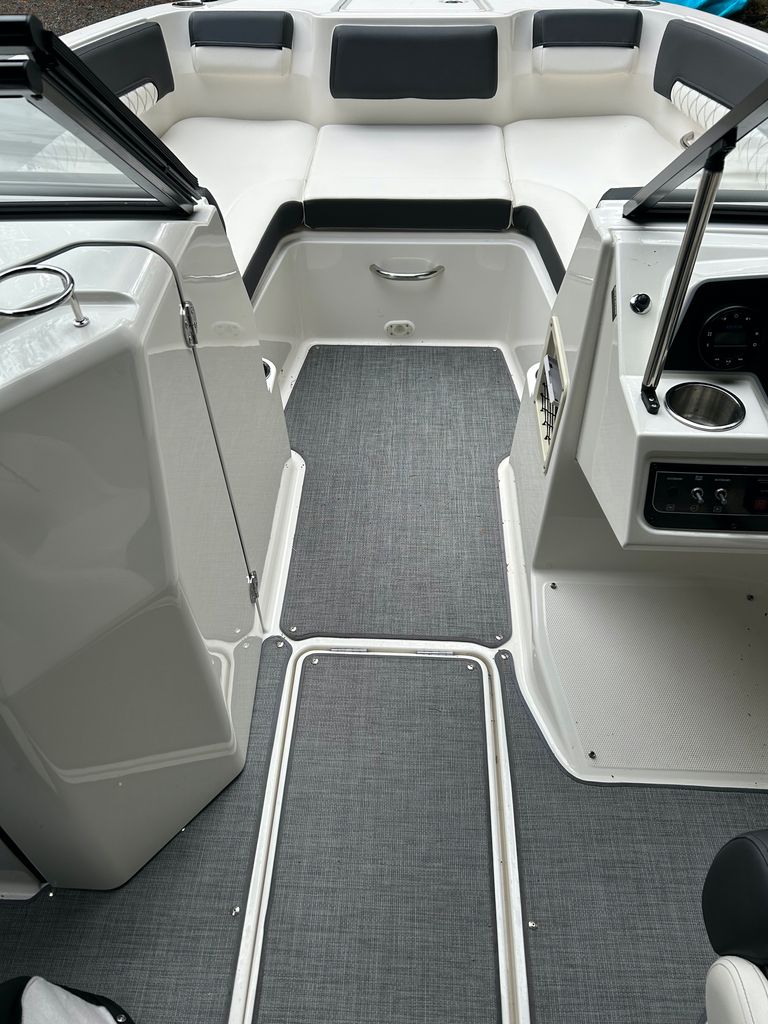 2022 Bayliner Deck Boat DX2200 - National Vehicle