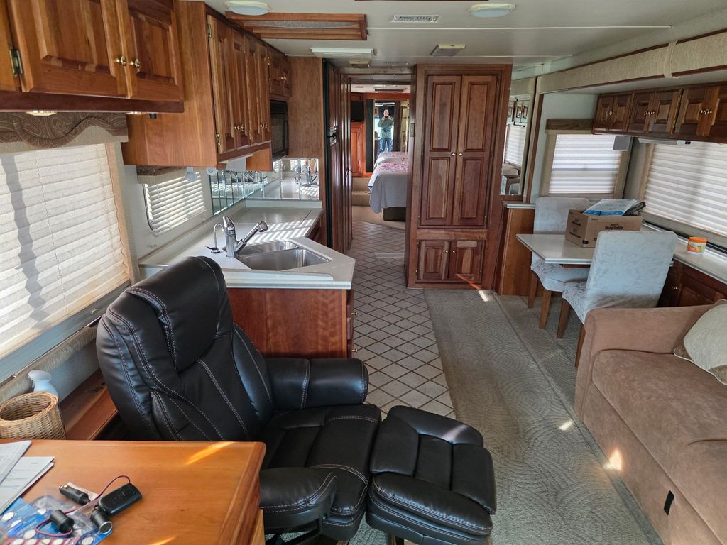 2002 Monaco Windsor 40PKDD - National Vehicle