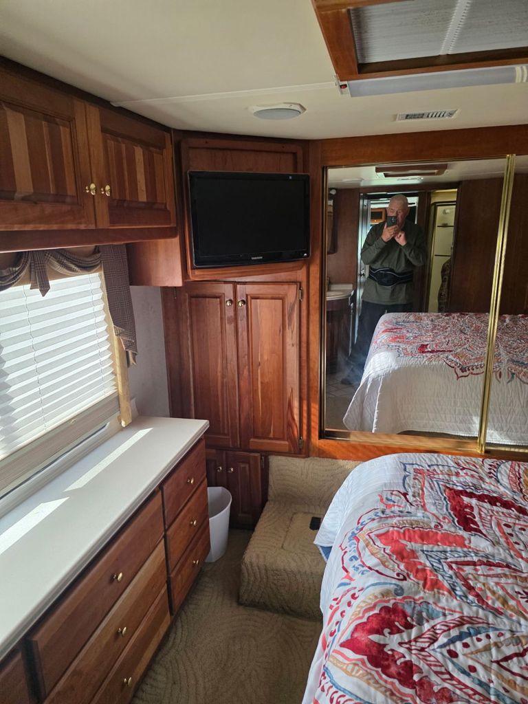 2002 Monaco Windsor 40PKDD - National Vehicle