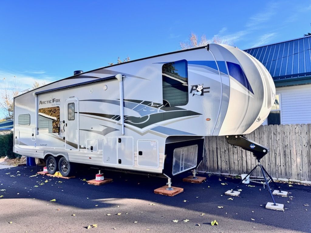 2022 Arctic Fox Grande Ronde 29-5K - National Vehicle