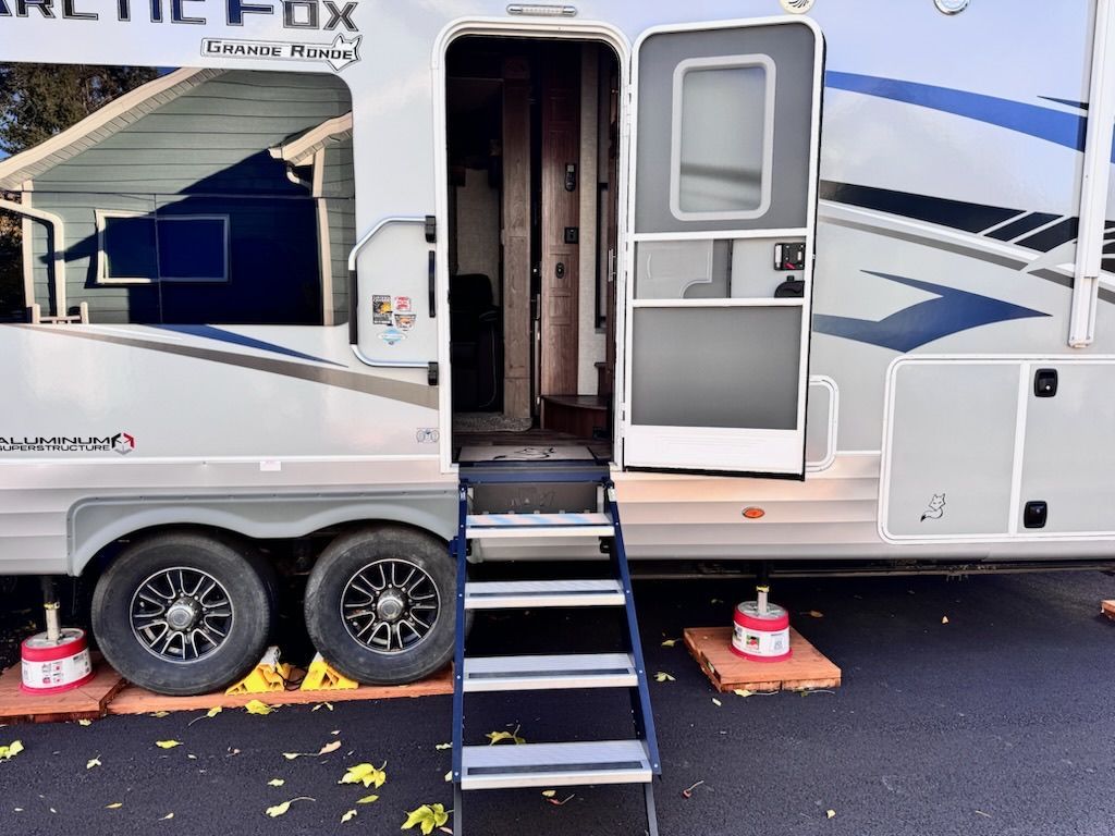 2022 Arctic Fox Grande Ronde 29-5K - National Vehicle