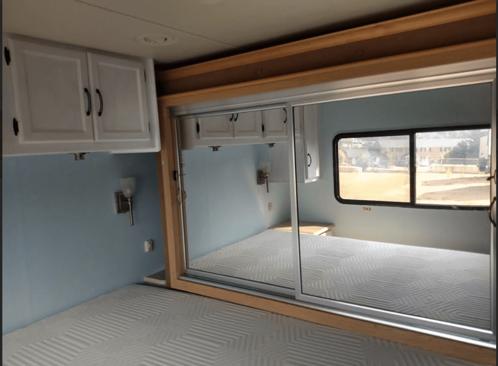 2007 National RV Tropi-Cal T330 - National Vehicle