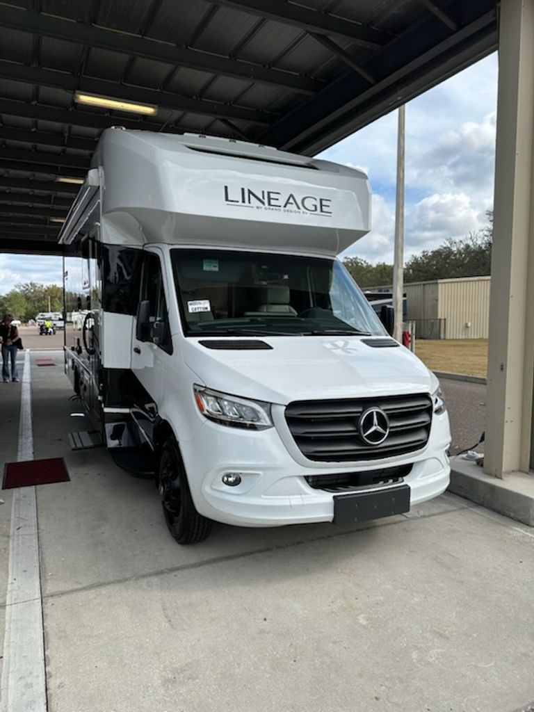 Grand Design Lineage Series M 25FW - National Vehicle