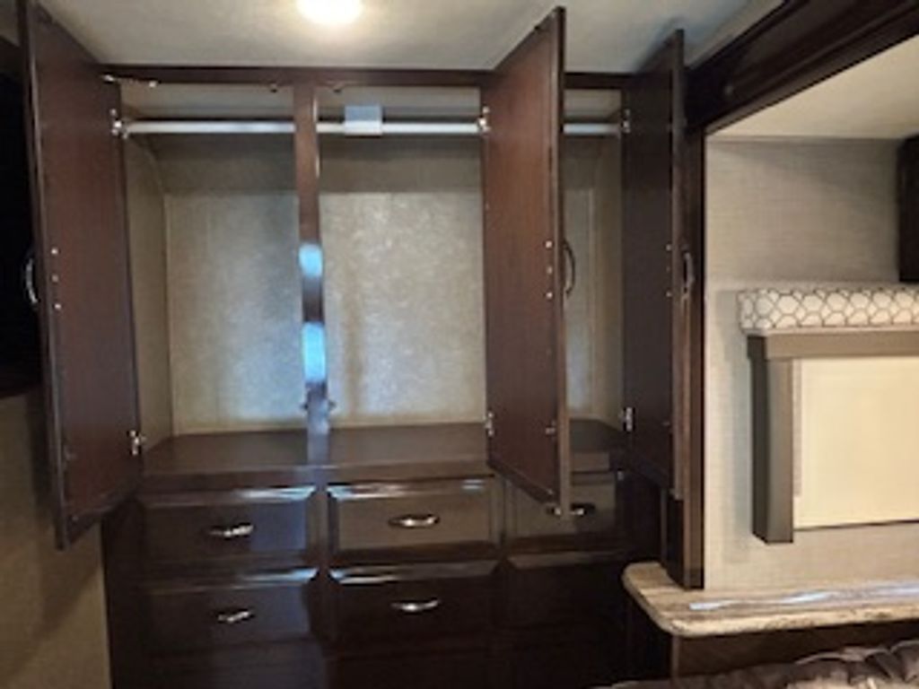 2018 Thor Motor Coach Quantum RC25 - National Vehicle