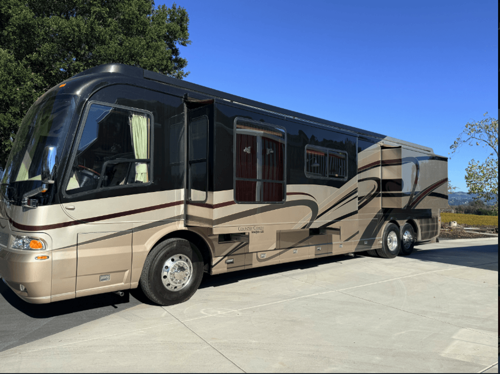 2005 Country Coach Magna 630 Rembrandt - National Vehicle