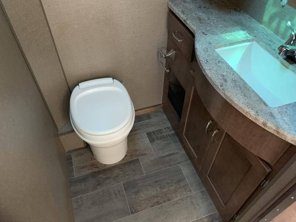 2019 Winnebago Outlook 27D - National Vehicle
