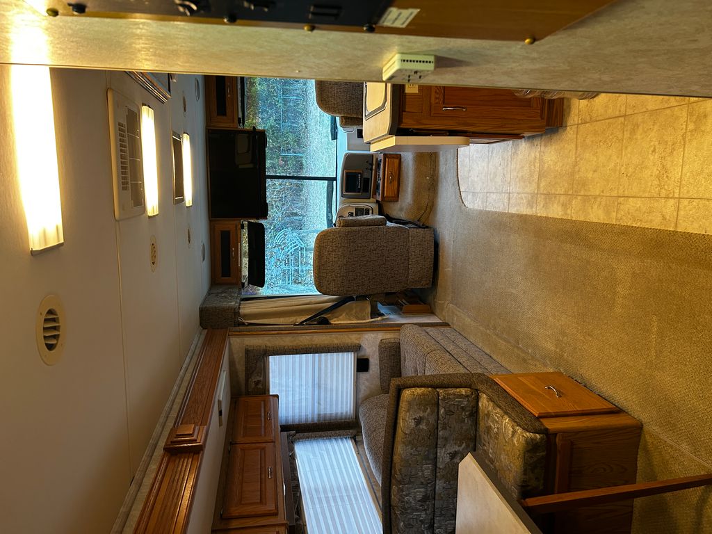 2005 Monaco Monarch SE 30PDD - National Vehicle