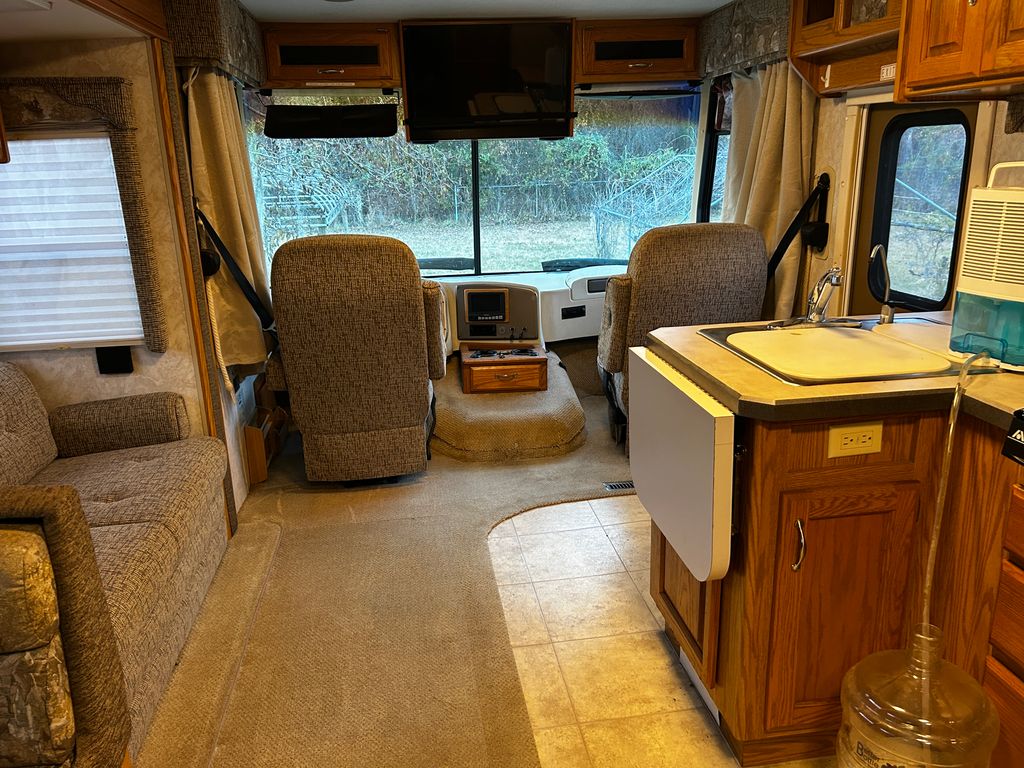 2005 Monaco Monarch SE 30PDD - National Vehicle