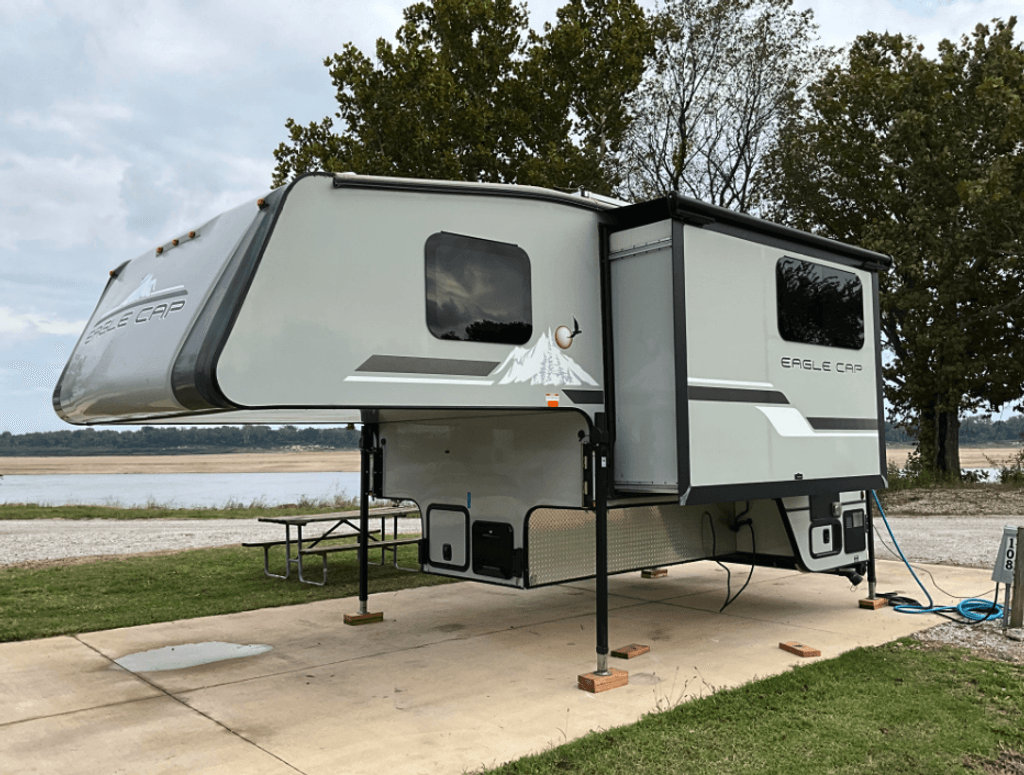 2020 Adventurer Eagle Cap 1200 - National Vehicle
