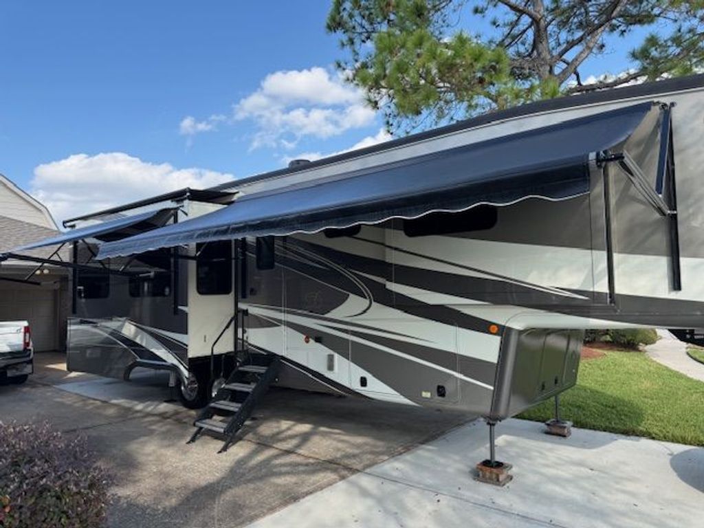 2020 DRV Mobile Suites 38RSSA - National Vehicle