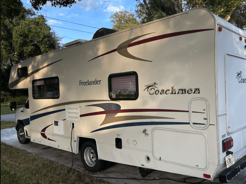 2004 Coachmen Freelander Deluxe/Premier 2400WB - National Vehicle