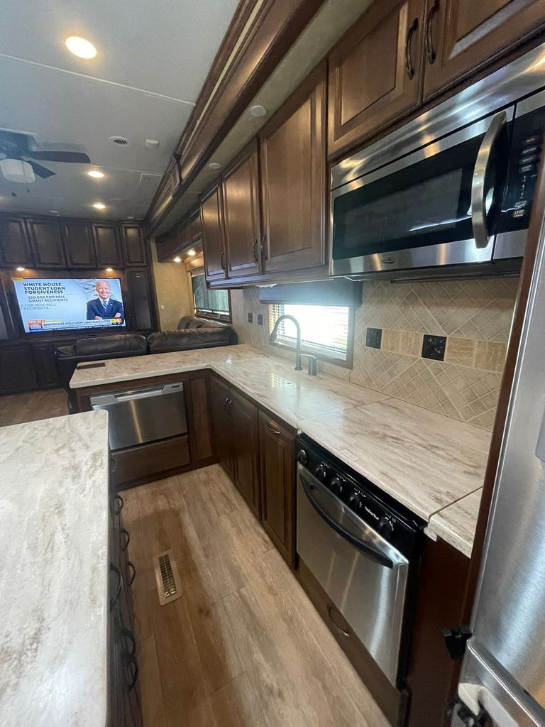 2015 DRV Mobile Suites 44 Memphis - National Vehicle