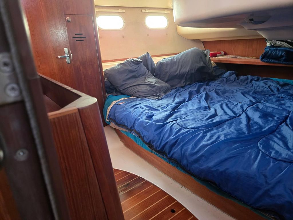 1996 Hunter 376 - National Vehicle