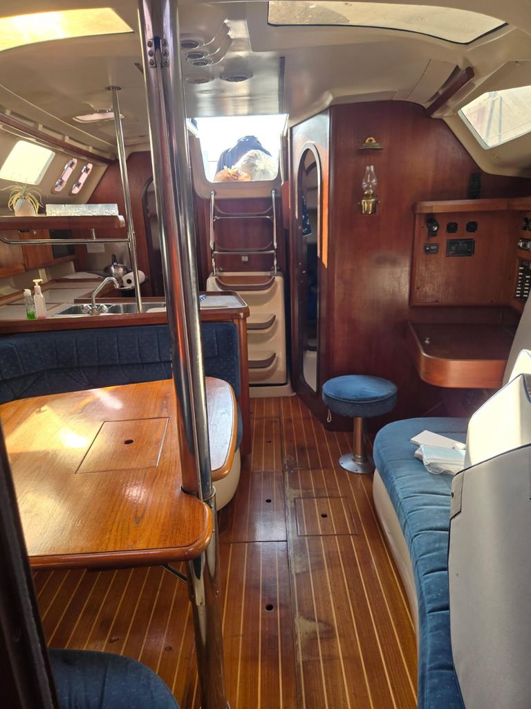 1996 Hunter 376 - National Vehicle