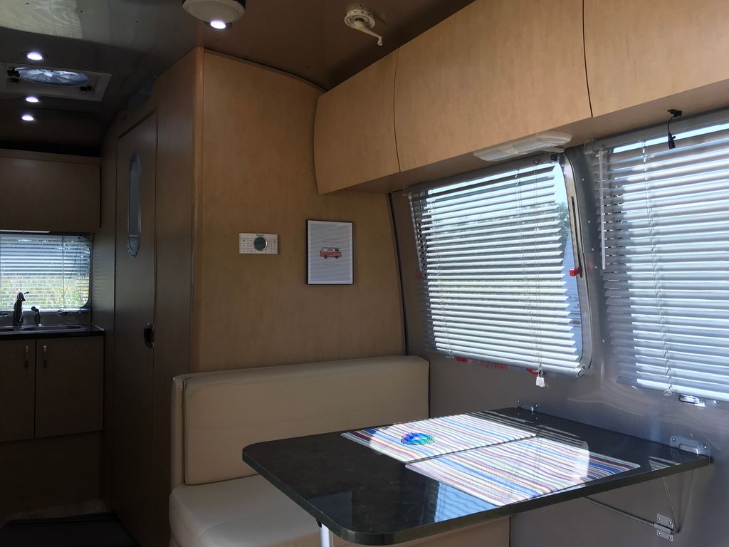 2014 Airstream Flying Cloud 20FB - National Vehicle