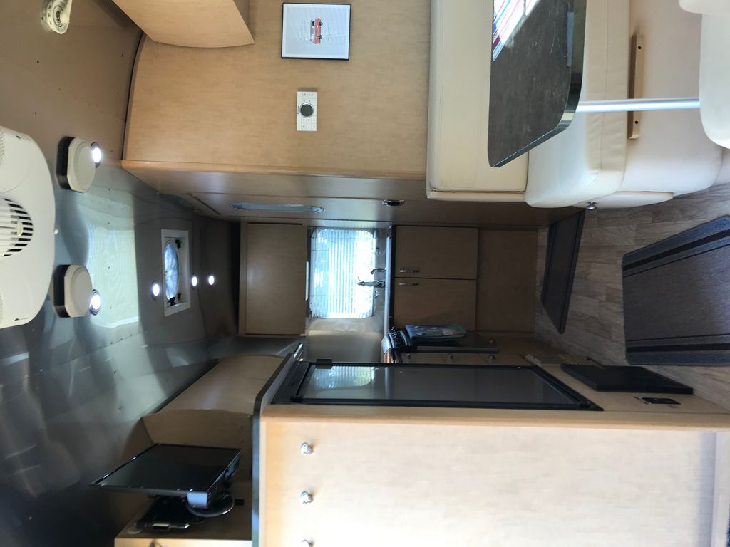2014 Airstream Flying Cloud 20FB - National Vehicle