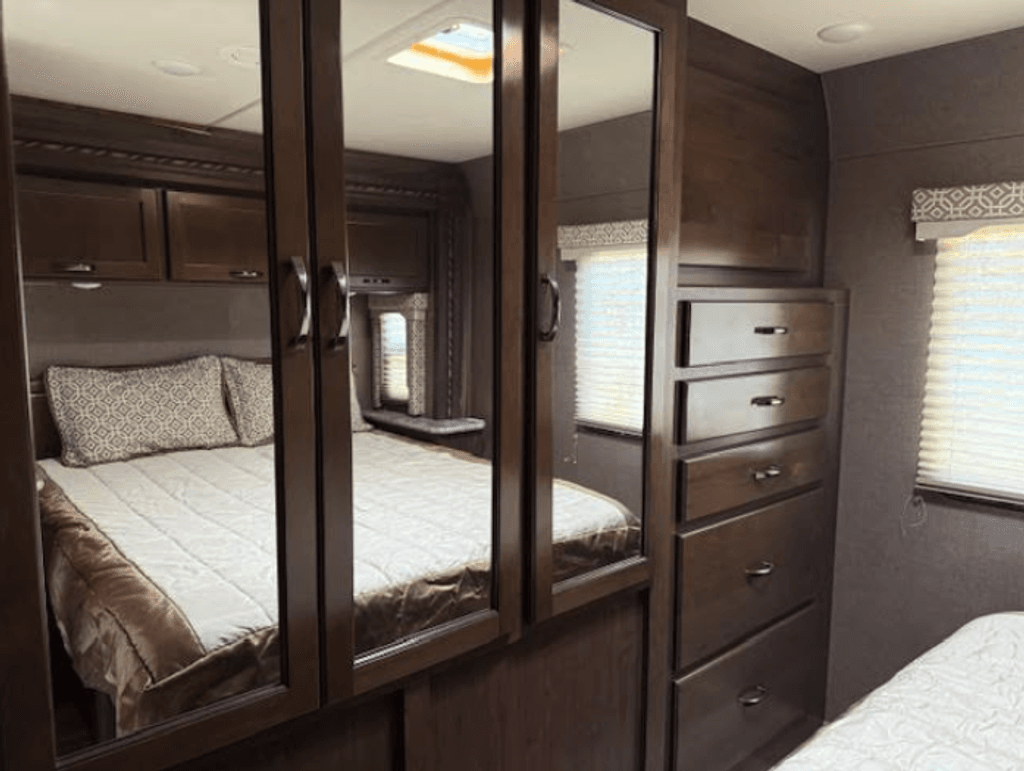 2017 Thor Motor Coach Freedom Elite 29FE - National Vehicle