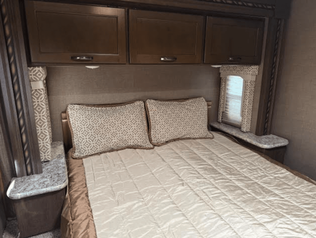 2017 Thor Motor Coach Freedom Elite 29FE - National Vehicle