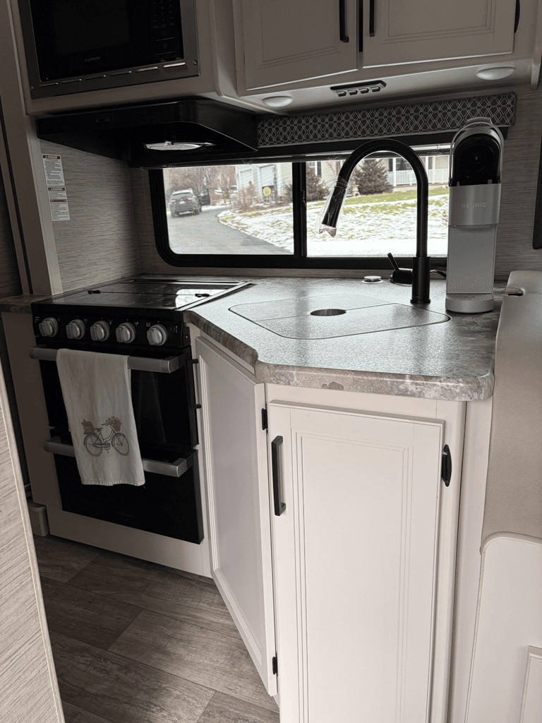 2024 Thor Motor Coach Chateau 28Z - National Vehicle