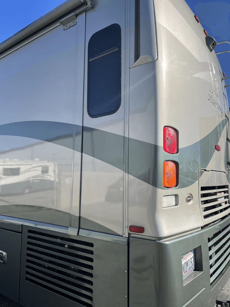 2005 Winnebago Journey 32T - National Vehicle