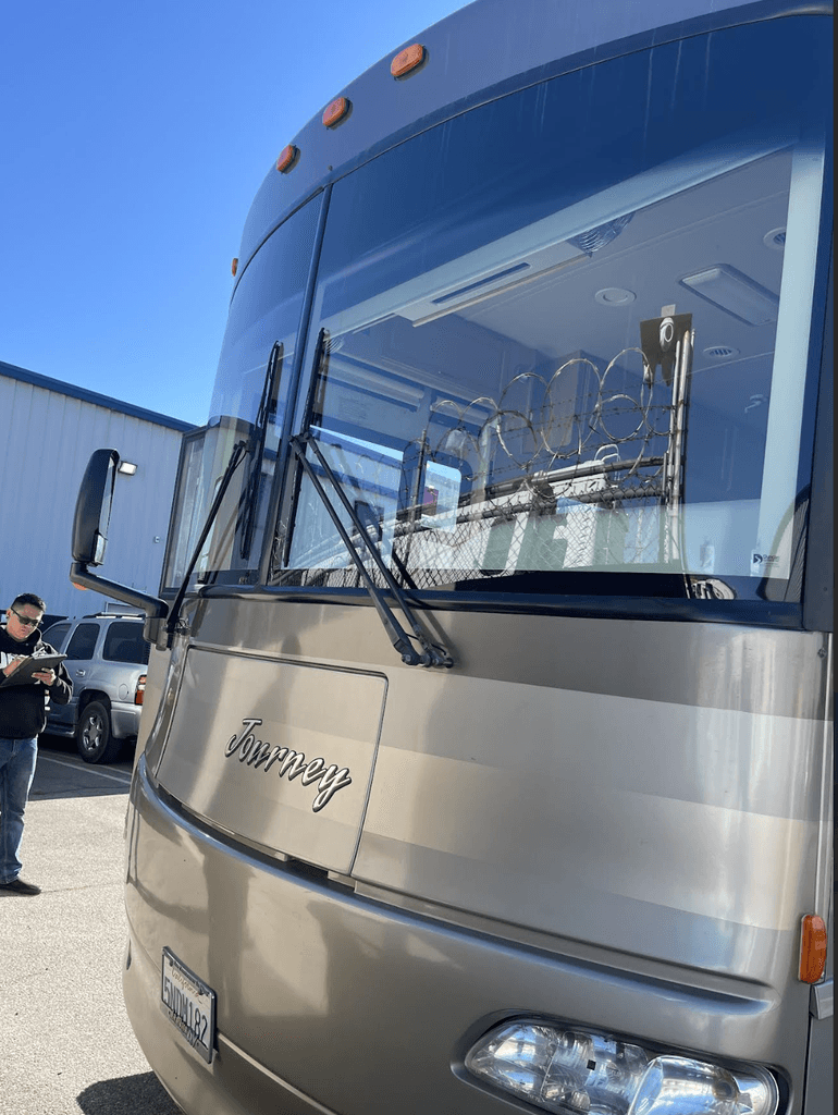 2005 Winnebago Journey 32T - National Vehicle