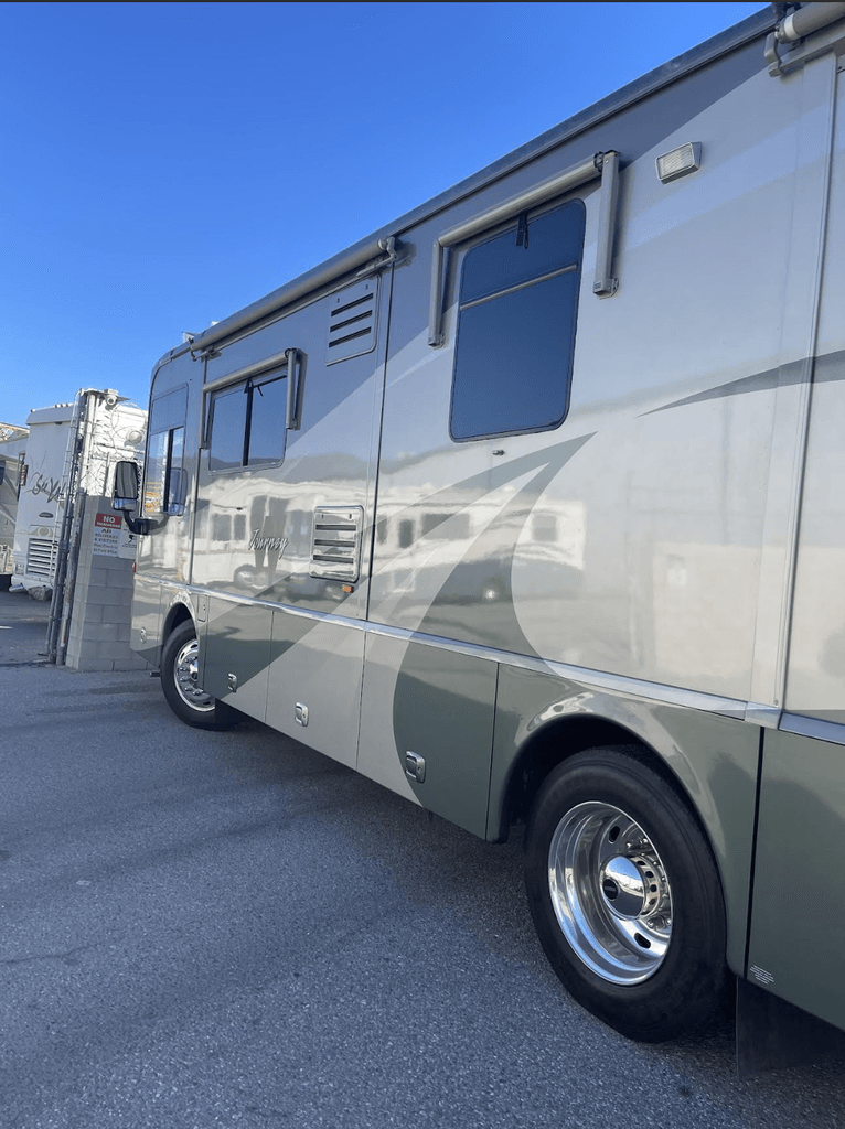2005 Winnebago Journey 32T - National Vehicle