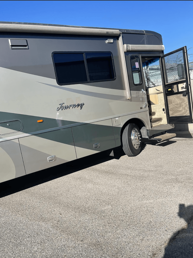 2005 Winnebago Journey 32T - National Vehicle