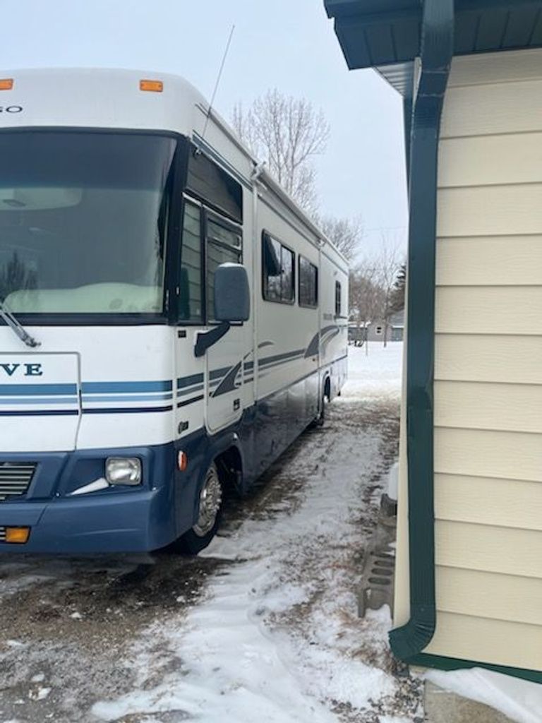 2003 Winnebago Brave 32V - National Vehicle